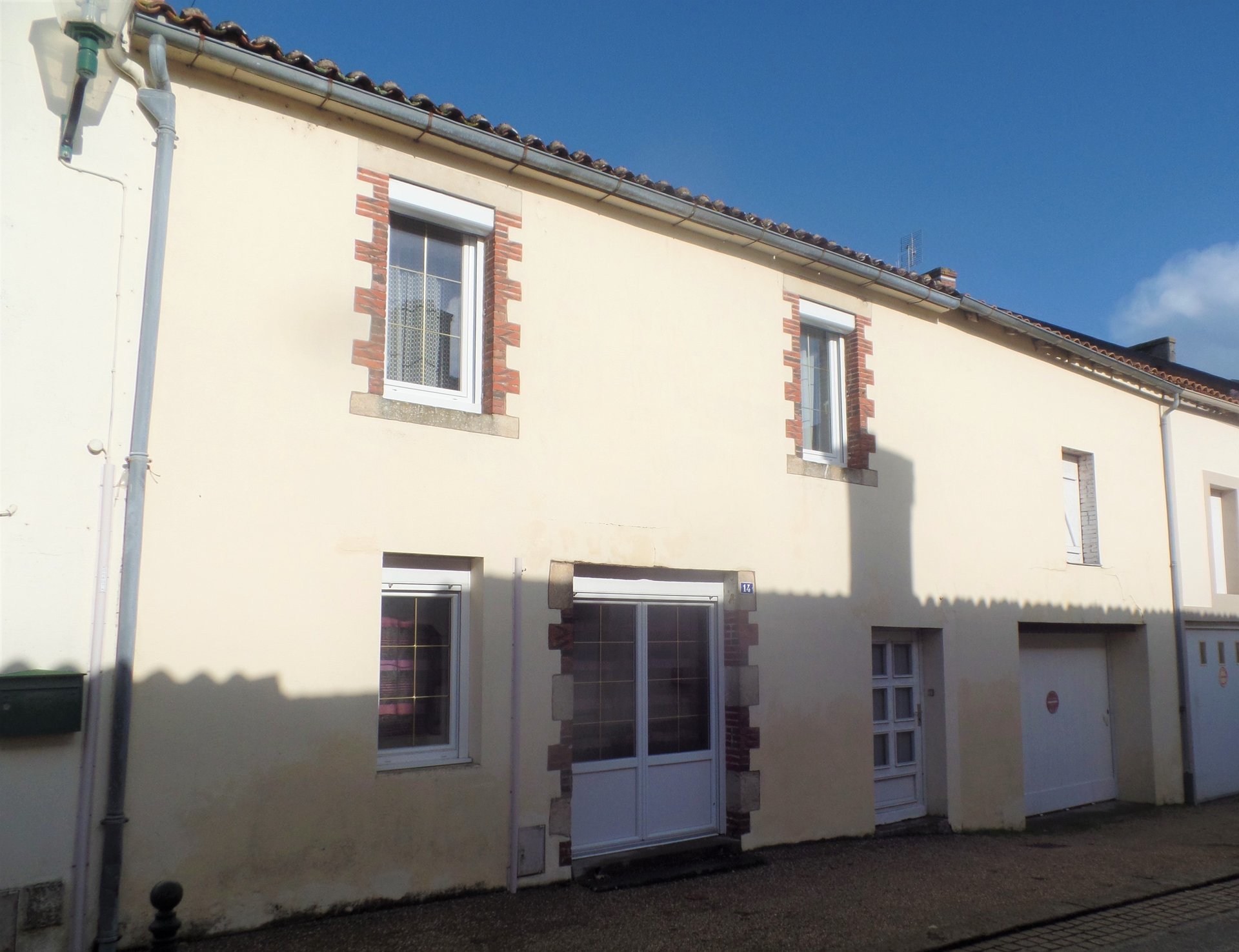 Town house in good condition. - Melusine Estate Agency